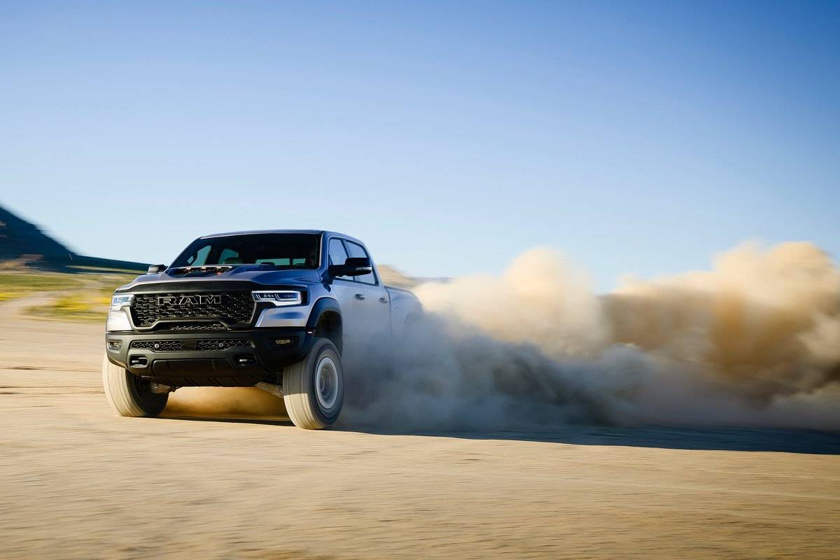 StriveME - ميزات نادرة لا تتواجد في مركبات البيك اب.. اليكم ما اعجبنا في رام 1500 RHO 2025